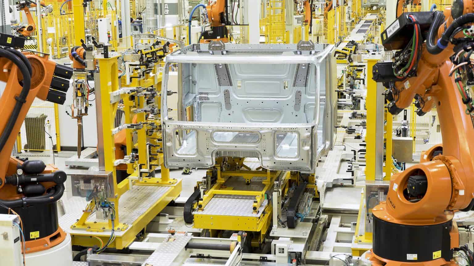 Robots in Manufacturing - 4 Advantages Of Robotics